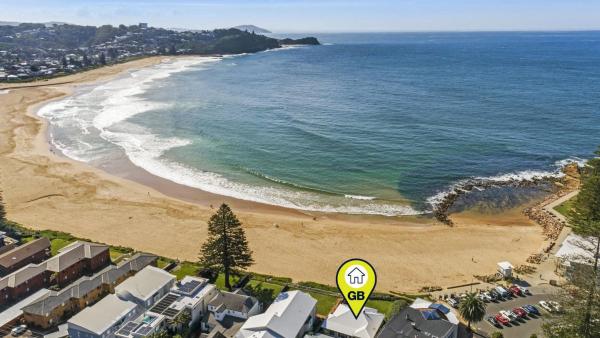 Avoca Beach House - Uninterrupted Beachfront - Avoca Beach