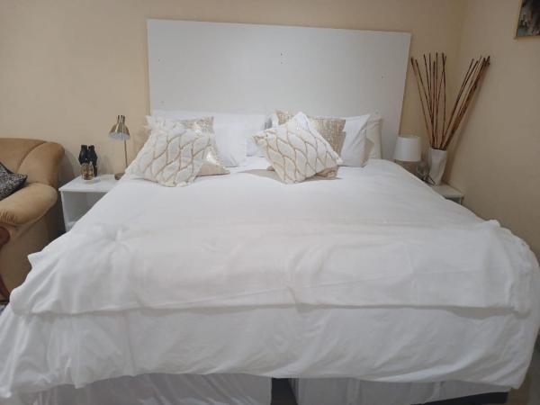 Sweet Home Guesthouse 56 - East London