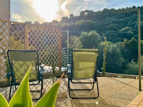 Ulivi - Comodità E Tranquillità Con Patio E Parcheggio - Imperia