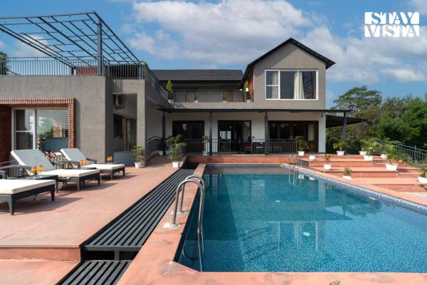 Stayvista's Villa Aera - 4bhk With Infinity Pool & Bar - 