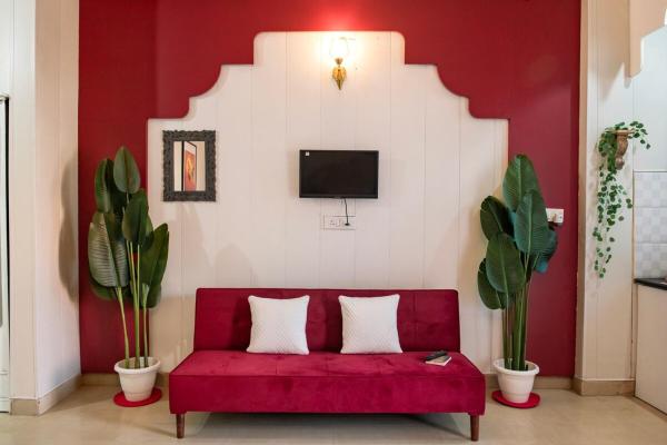 Cherry Blossom- Isckon Retreat Center Of Vrindavan - Vrindavan