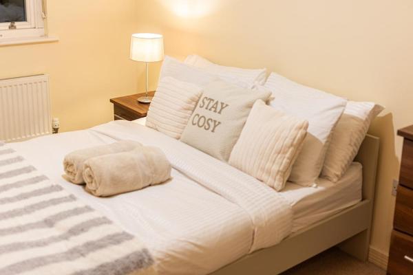 Amanah Properties - Shepherd Bush Central Sleeps 7 - Twickenham