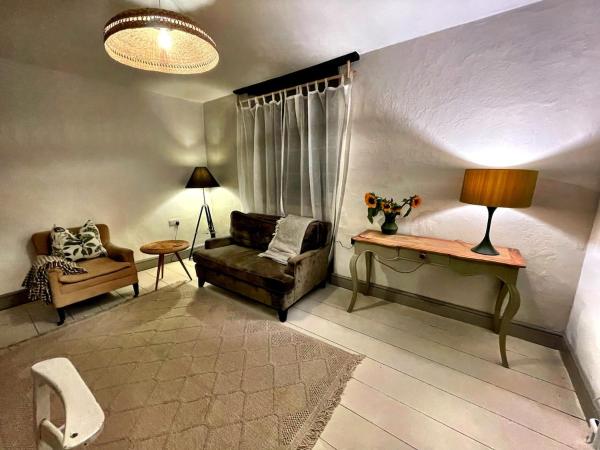 The Locker, 2 Bed Apartment In Falmouth - St Mawes