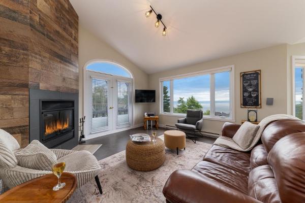 Condo 63: Bright Upper Floor With Terrace & Bbq - Charlevoix