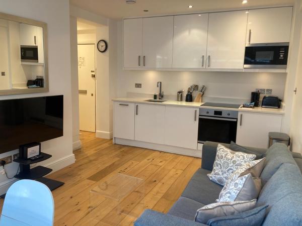 Nell Gwynn House - Sleek, Modern One Bedroom Apartment, Sloane Square - Chelsea