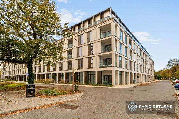 Spacious Apartment, Balcony, Wifi, Netflix, Free Parking By Rapid Returns - Hampton