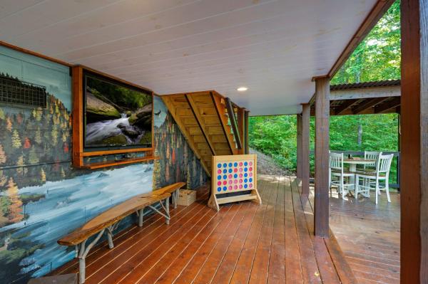 A Fine Piece Of Aska - Blue Ridge, Ga - Take In Sweeping Mountain Views, Soak In The Hot Tub, And Cozy Up By The Wood-burning Fi - Blue Ridge, GA