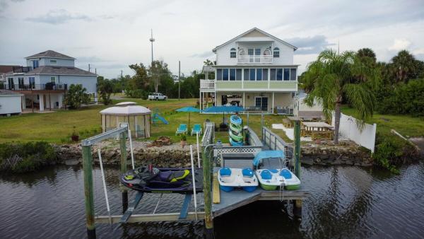 Ultraluxury Stays - Tampa, FL