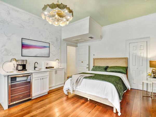 Gordon Inn Holly - Savannah, GA