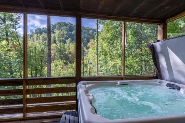 Crashing Creek Cabin - Hot Tub, Mountain Views And King Bed - Sylva, NC