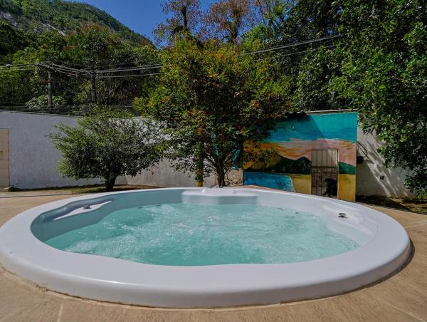 Casa Rodeada De Verde C Hidro E Churrasqueira - Niterói