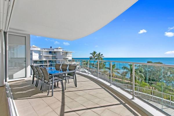 3br 3bath Resort Apt, 2 Pools, Gym, 2 Car Pk, Stunning Views - Hervey Bay