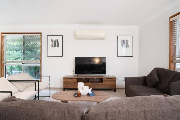 Modern 5br Family Retreat Comfort In Calamvale - Springwood
