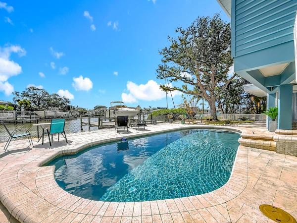 Luxury Maderia Beach Waterfront Home With Pool-spa - Treasure Island, FL
