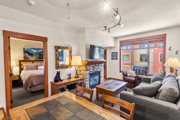 The Village #2408 - Village Center Cozy Getaway W Fireplace - Mammoth Lakes, CA