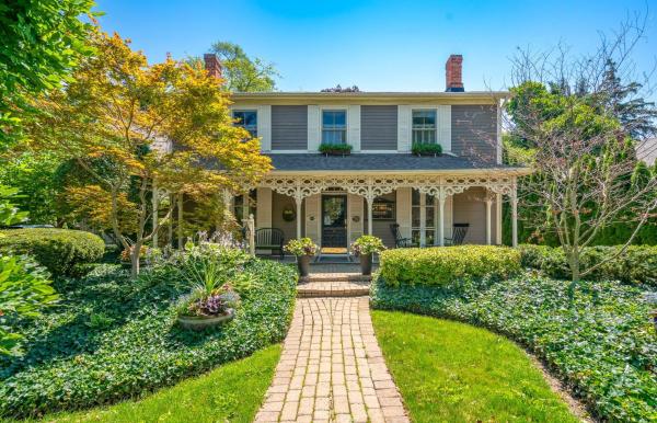 Hot Tub | Mini Putt | Historic Old Town | 2 Guests - Niagara-on-the-Lake