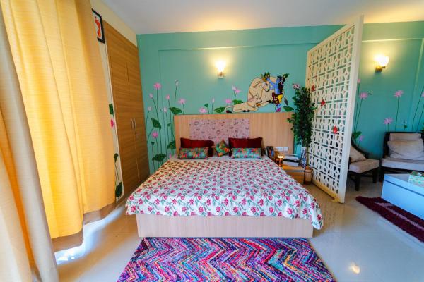 All Things Pichwai- Arthouse With Stunning Balcony - Vrindavan