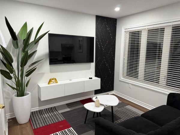Cozy Private Suite Two Level Apartment - Brampton