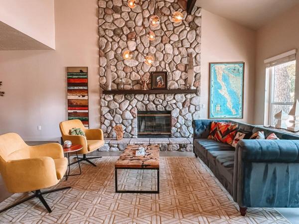 Walk Into Joshua Tree Park, Huge Spa The Lodge - Joshua Tree, CA