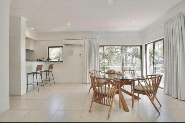 Bright Ocean Horizon Escape - Noosa Heads