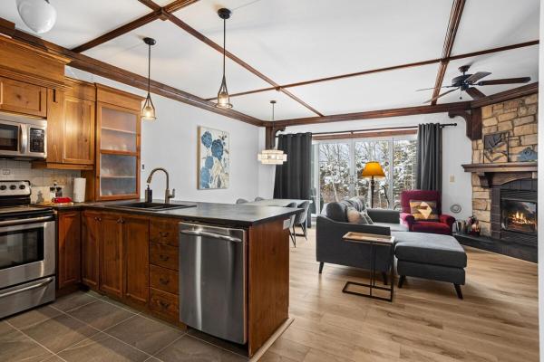 Les Manoirs Wpool & Hot Tub Near Village 120-7 - Mont-Tremblant