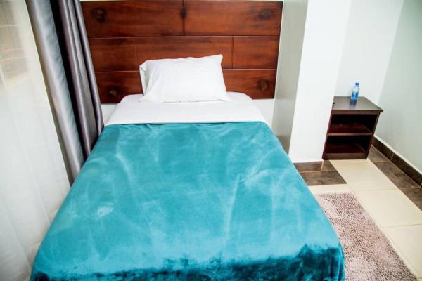 Reptile Village Cribz Entebbe - Ouganda