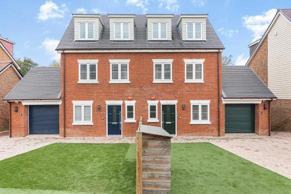 The Roost Group - 27 Guests Two Homes Hot Tub - Saint Leonards