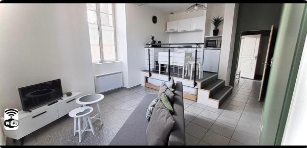 Studio Dole Grevy Deux éToiles, - Dole