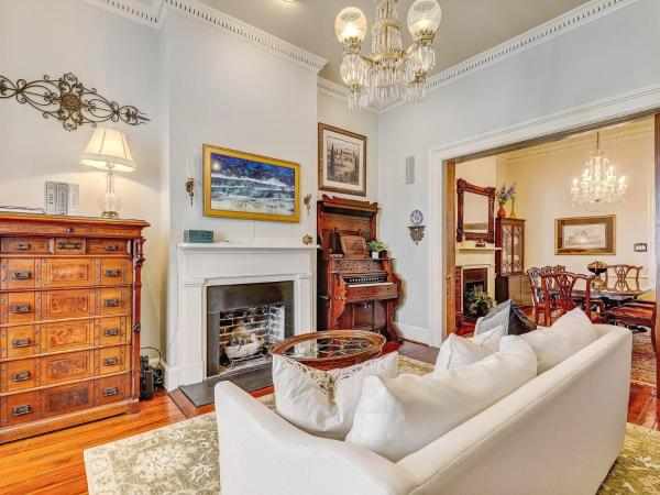 Broughton Street Carriage House - Savannah, GA