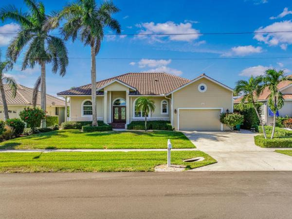 Waterfront Home With Pool, Spa And Walk To Beach - Marco Island, FL