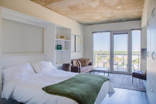 Luxury East Side Studio Apt Near Brady St With Balcony - Milwaukee, WI