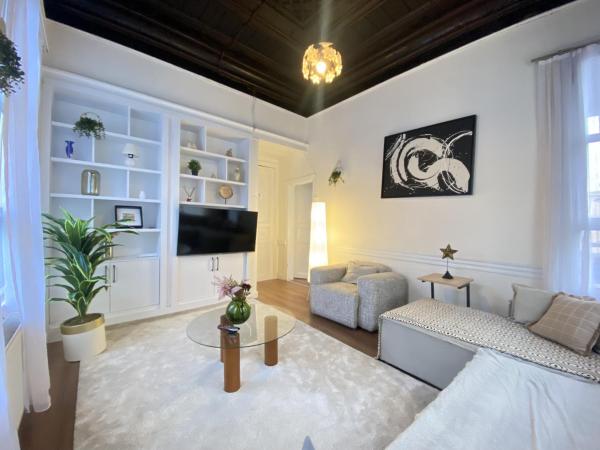 Stylish Detached Triplex With Garden Terrace - Estambul