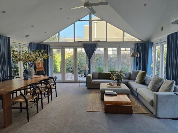 Elegant Art Deco Gem Cosy 3br Retreat -