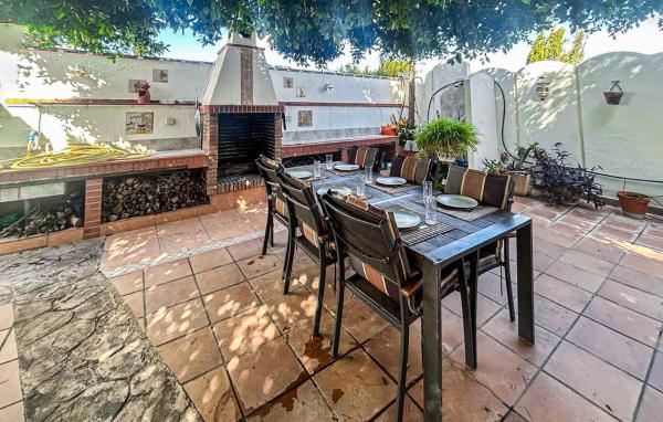 2 Bedroom Beautiful Home In Benalmadena - Torremolinos