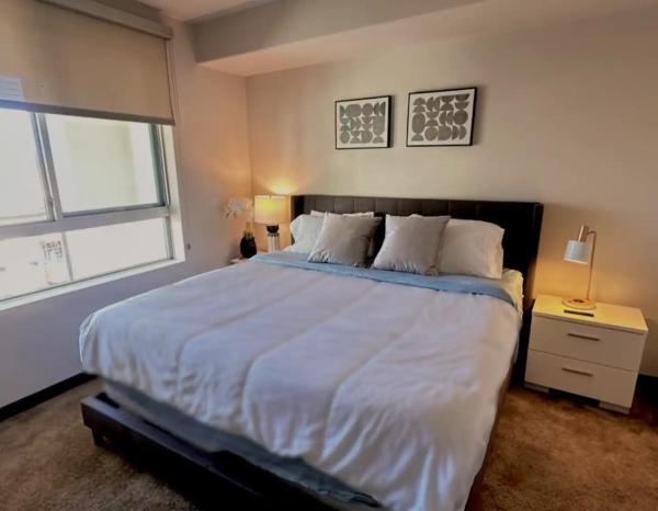 Hollywood Panoramic Views, Pool, Gym & Free Parking! - Hollywood, CA