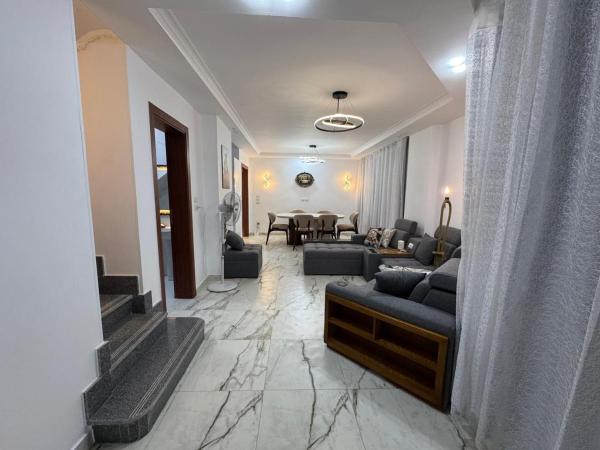 رويال شقة بالتجمع الخامس امتداد الجامعة الامريكية - Lake View, IA