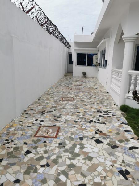 Villa 3 Chambres à Fidjrossè Akogbato - Cotonú