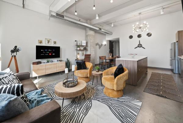 Industrial Flat, Pool, Gym, Game & Movie Rooms, Free Valet, Downtown Dallas - Dallas, TX