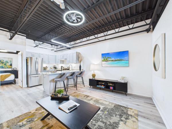Sleek Coastal Loft Close To Port & Beach -Unit 205 - Cape Canaveral, FL
