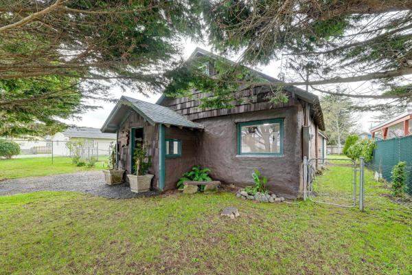 Unique Dog-friendly Log Cabin Short Walk To Ocean - California