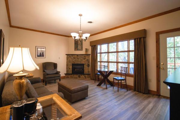 Stroudsmoor Country Inn - Tannersville, PA