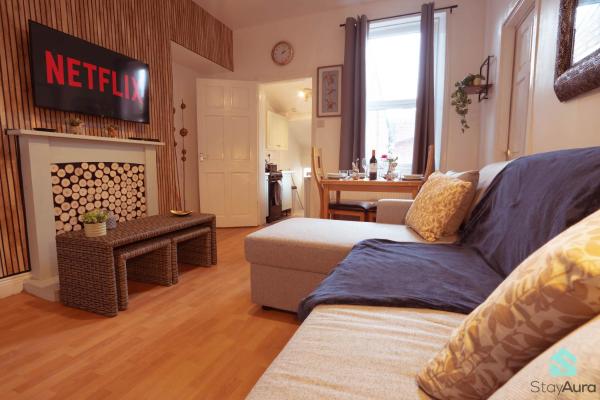 Beautiful 3 Bed In Gateshead - Free Parking & Sleeps 9 - Newcastle upon Tyne