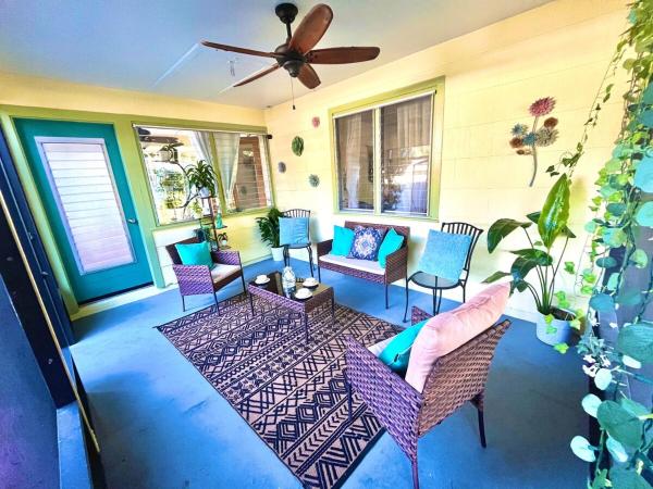 Zen Den Beach House Bungalow - St. Petersburg, FL