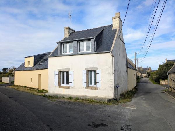 White House Between Land And Sea St Pol De Léon - Carantec