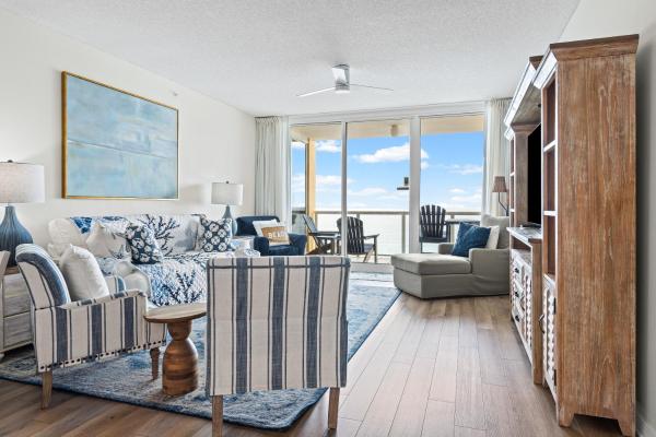 Modern Gulf Front Condo, Pool, 2 Hot Tubs, Platinum Beach Service, Endless Views - Navarre Beach, FL