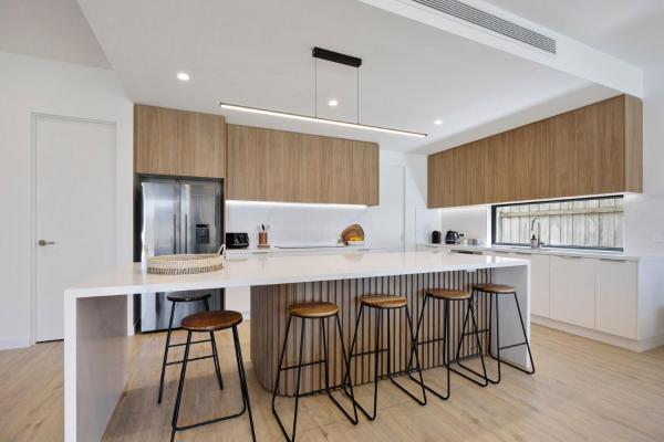 Peninsula Sea Breeze - Red Hill