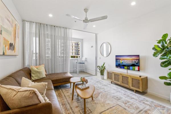 Stellar Location With Parking Pool & Gym Access - Brisbane