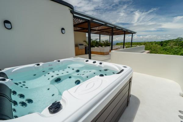 Balangan 4 Bedrooms With Rooftop And Jacuzzi - Uluwatu