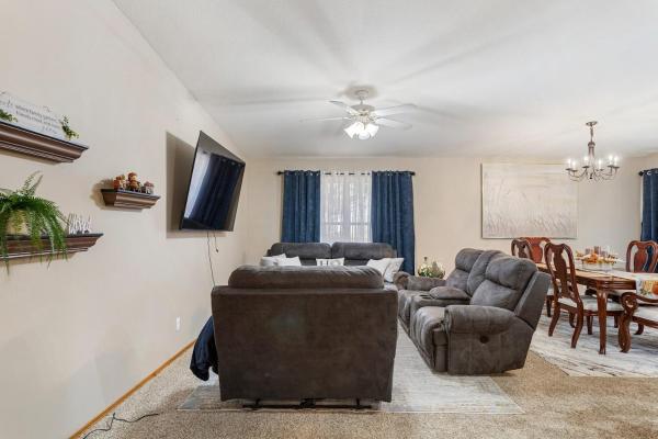 320 Royal Ct - Illinois