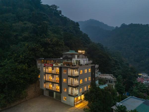 Perfectstayz Premium Pinaaki Rooftop Cafe With Ganges View - Rishikesh